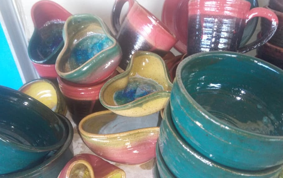 Summer Pottery Fun at Three Dogs Vino! Tickets | Fury Art