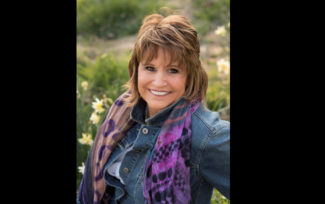 Medium Debbie Wojciechowski Tickets | Cult Classic Brewing