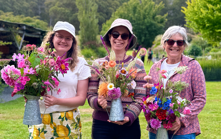 Autumn Flower Picking / Saturday 5th April Tickets | Earthenry Flower Farm
